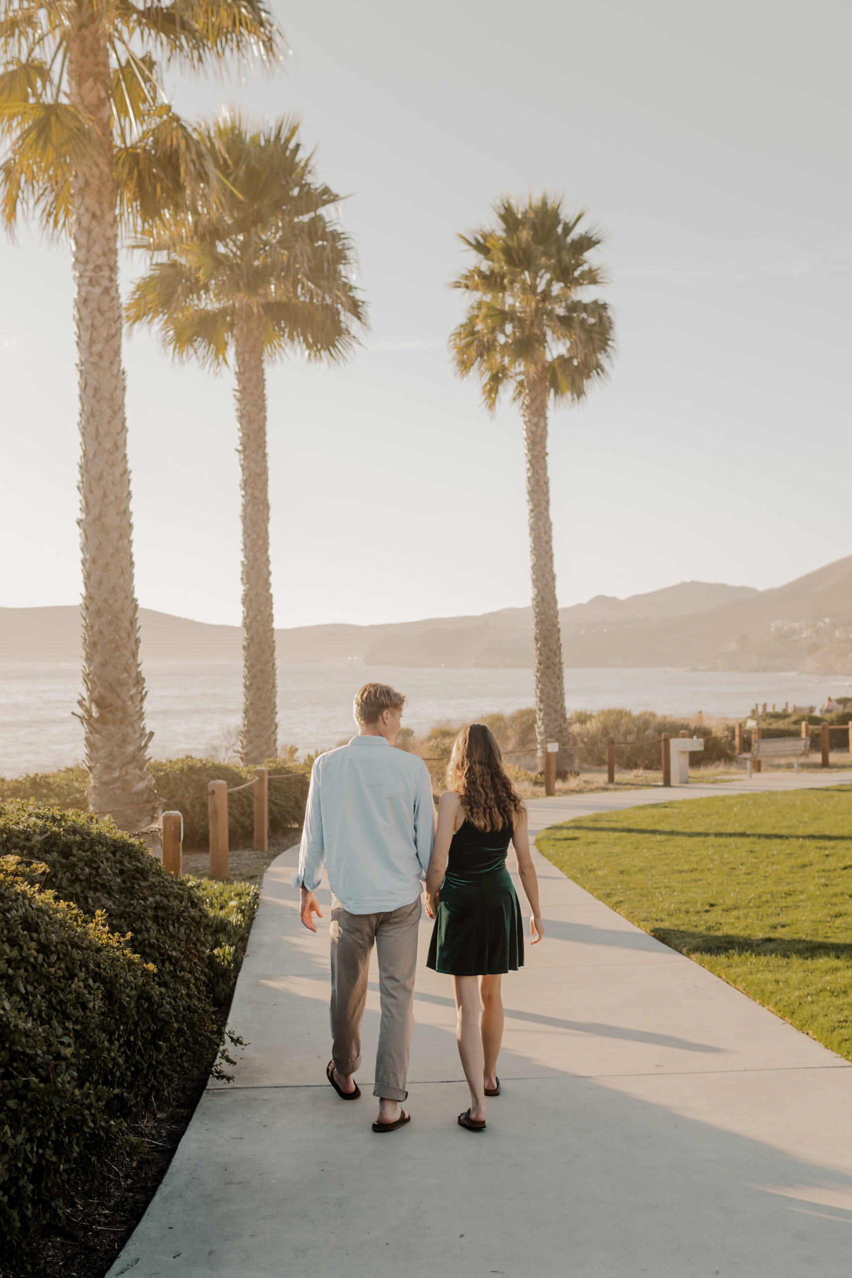 Engagement Photoshoot at Shell Beach | Eva & John - alyssafloresphoto.com